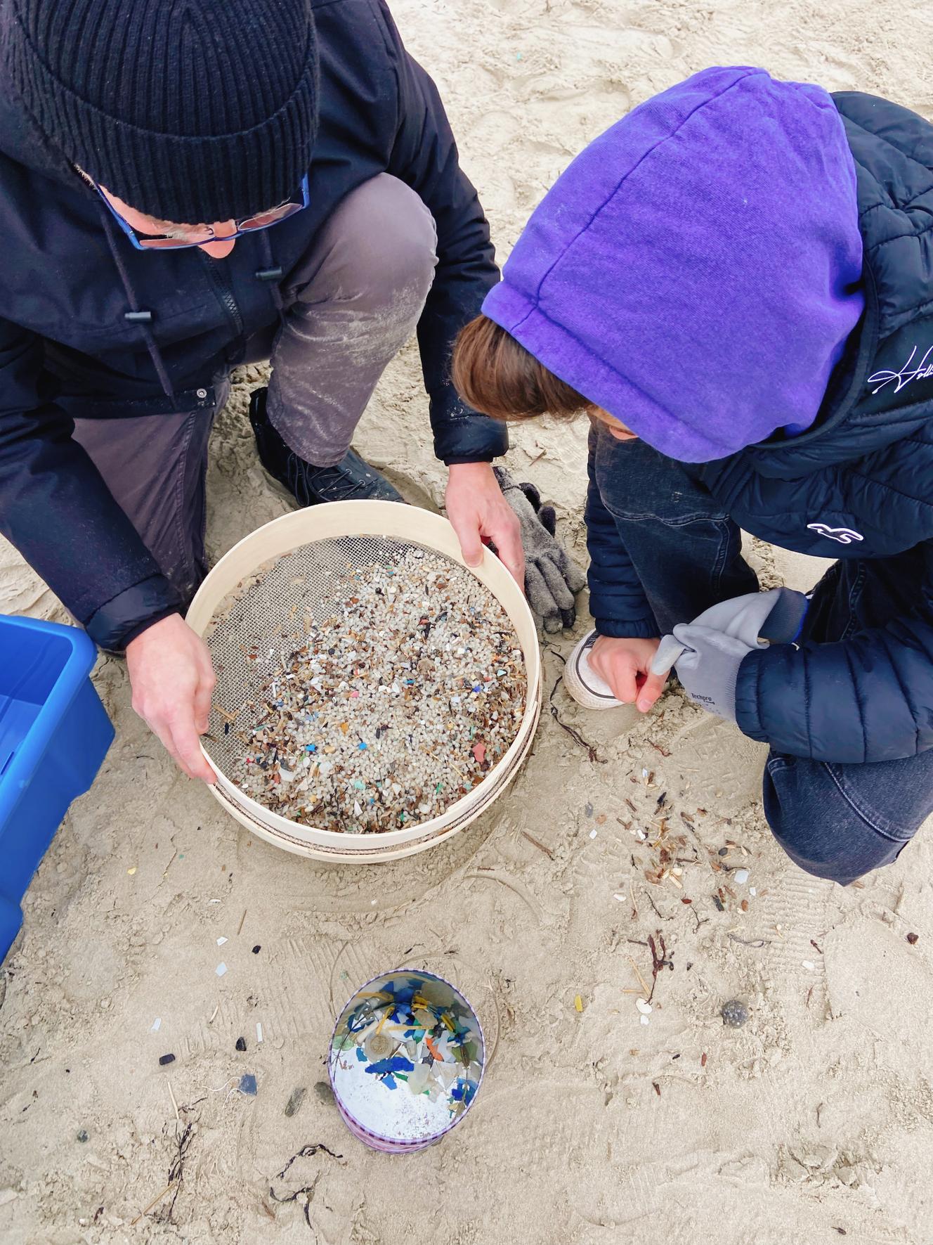 Les plages de la côte Atlantique polluées par une marée de granulés ...