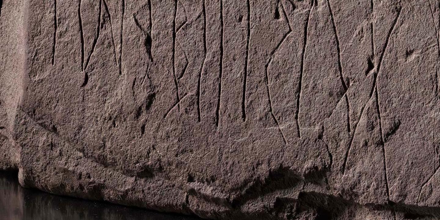 La « pierre de Svingerud », plus ancienne pierre runique du monde ...
