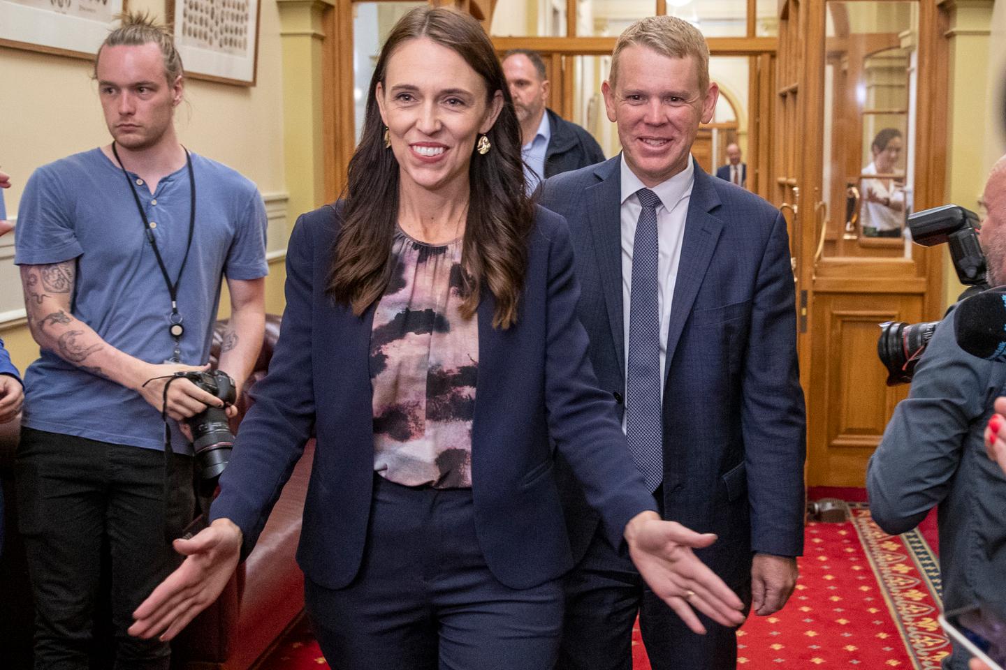 New Zealand: Jacinda Ardern steps down as Chris Hipkins is sworn in as ...