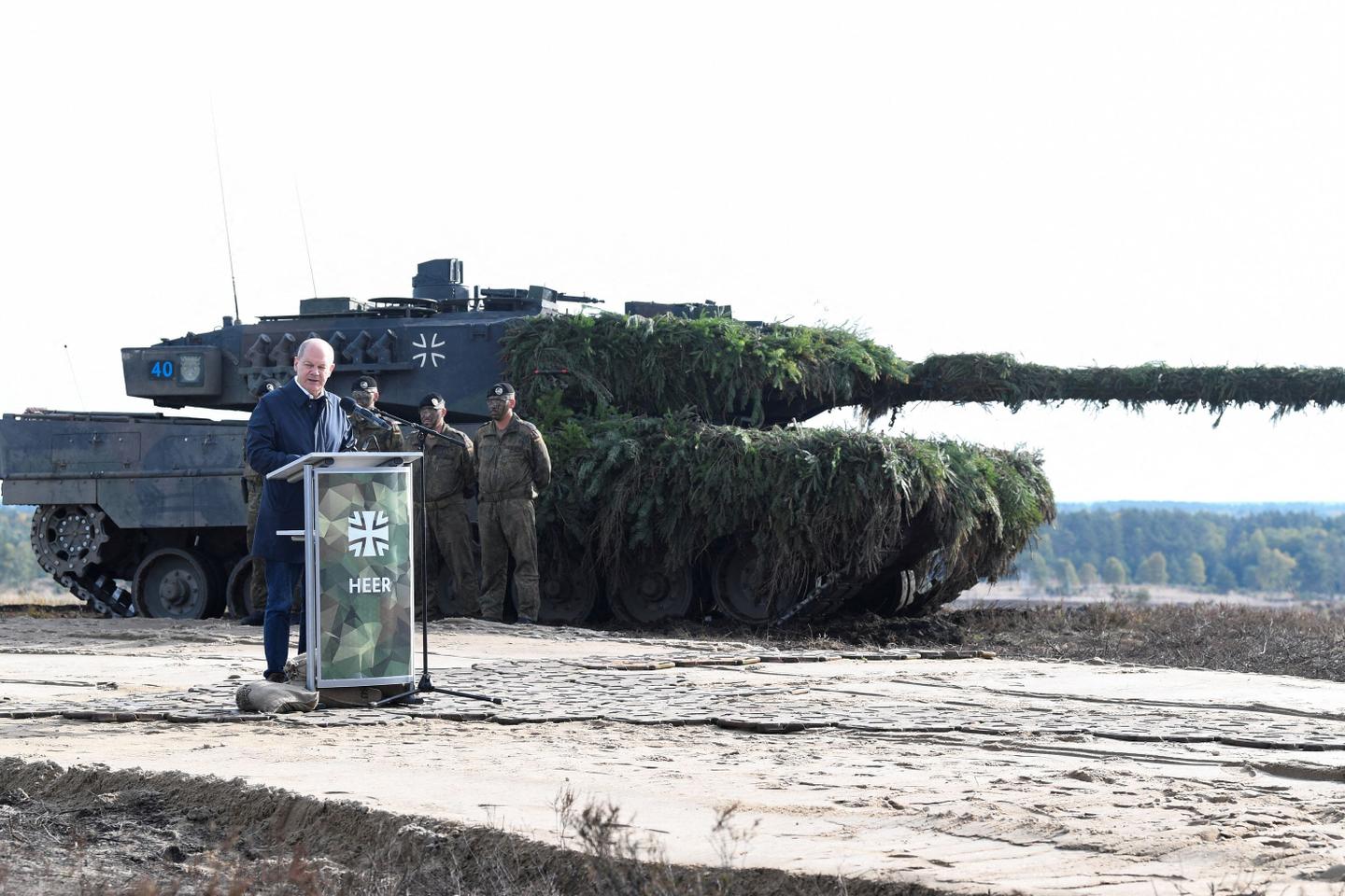 Poland officially asks Germany to send Leopard tanks to Ukraine