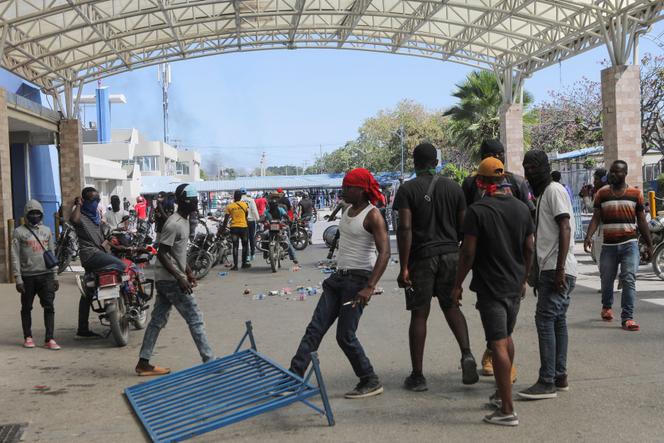 Haiti: protests erupt in Port-au-Prince over killings of police ...