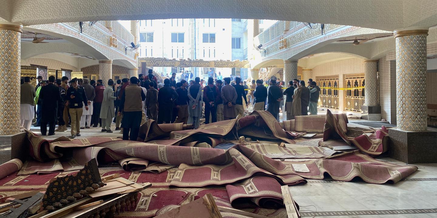 Pakistan mosque bomb kills over 95, including many policemen