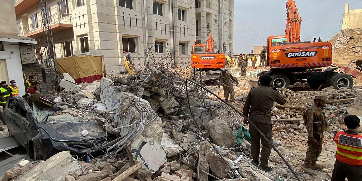 Pakistan suicide bombing indicates 'security lapses' in government compound