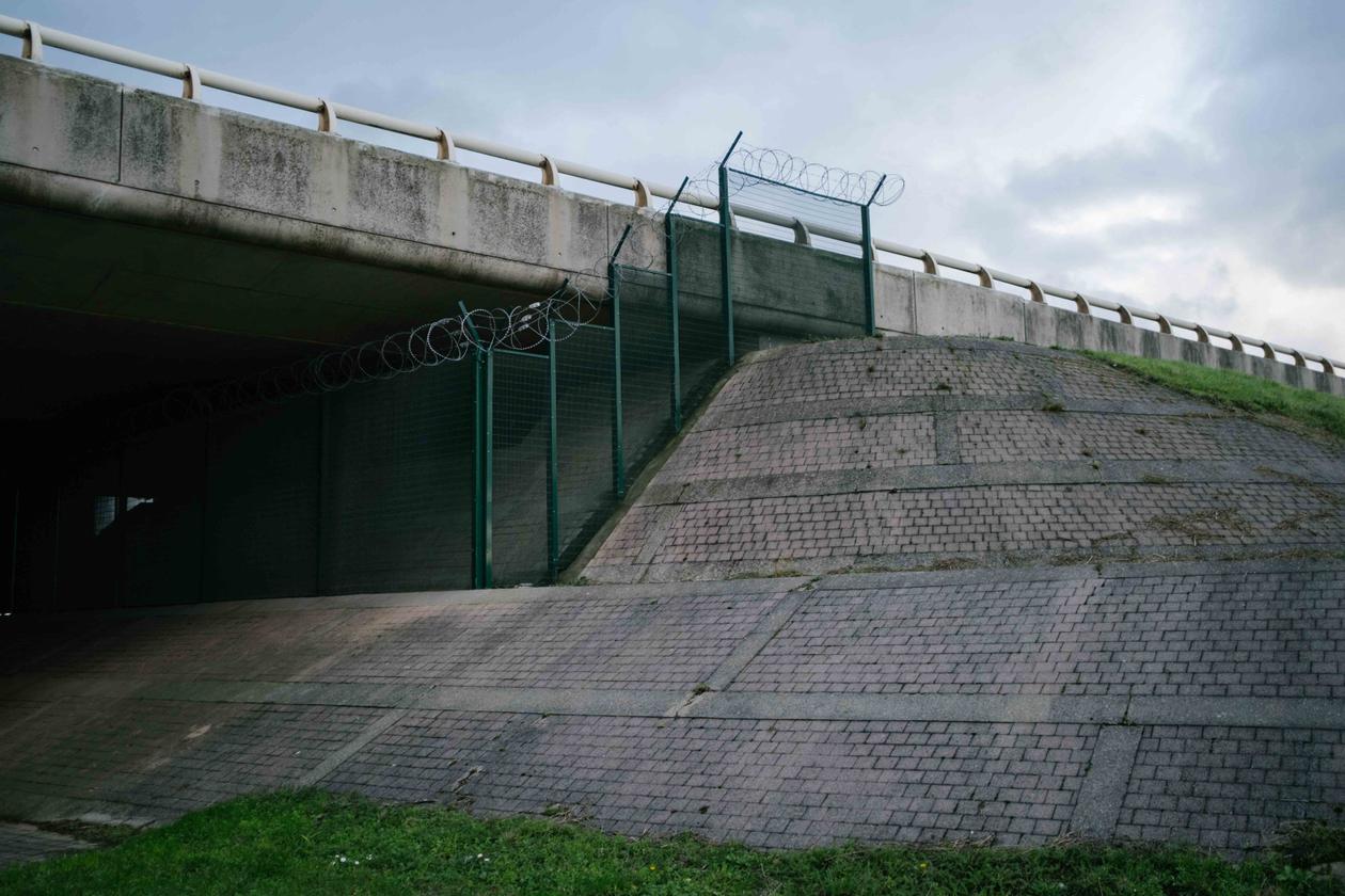 Calais, the French bunker border city pushing migrants into the English ...