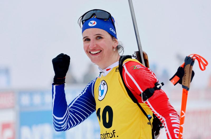Biathlon : sacrée championne du monde de poursuite, Julia Simon ...