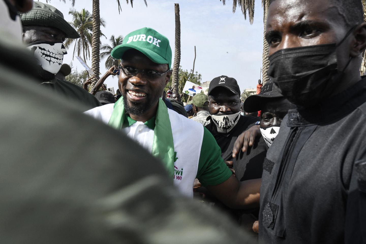 Au Sénégal Heurts Et Pillages Lors Dun Meeting Interdit De Lopposant