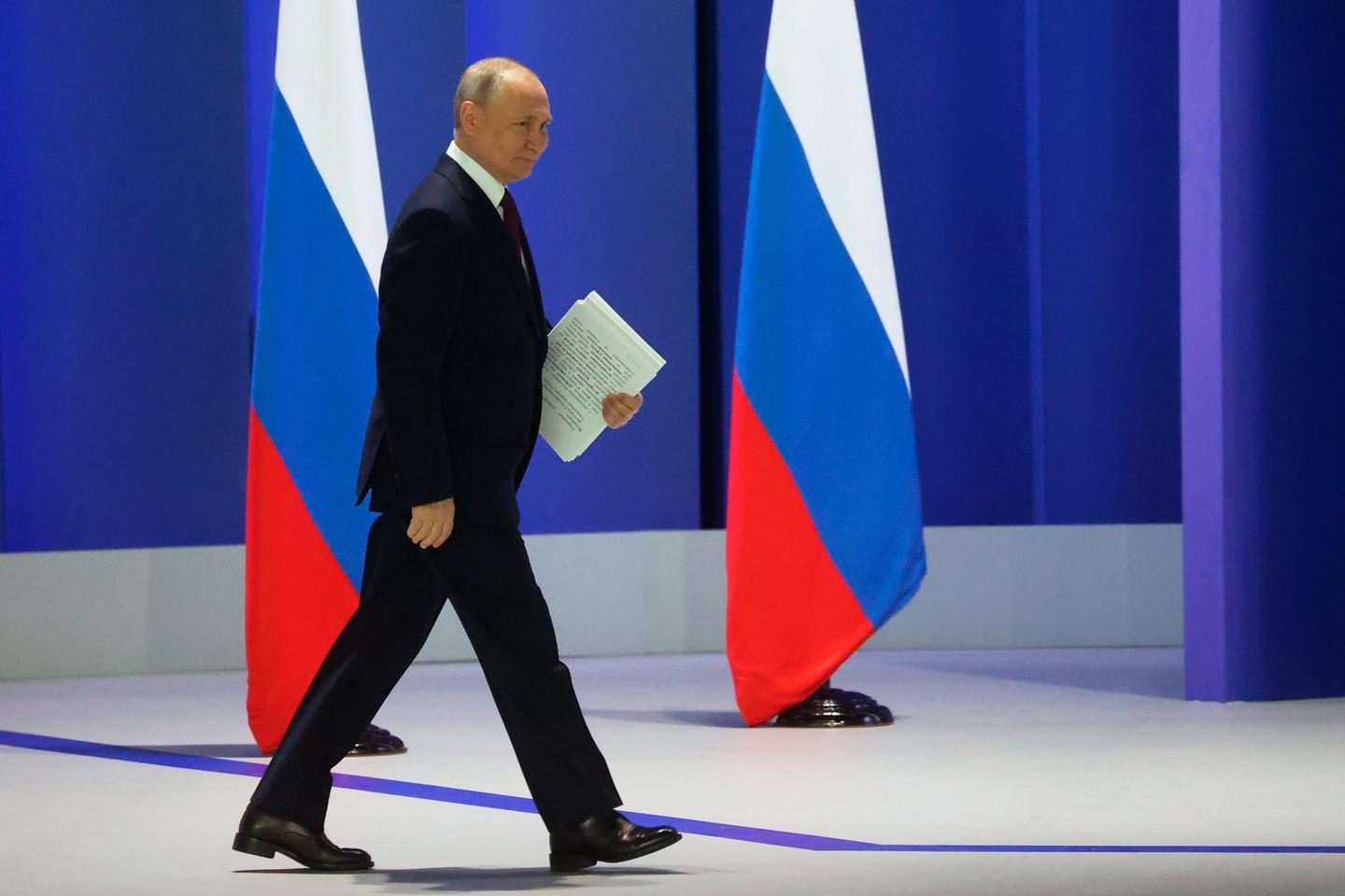 Vladimir Putin Praises A Russia Attacked But Ready For A Long War