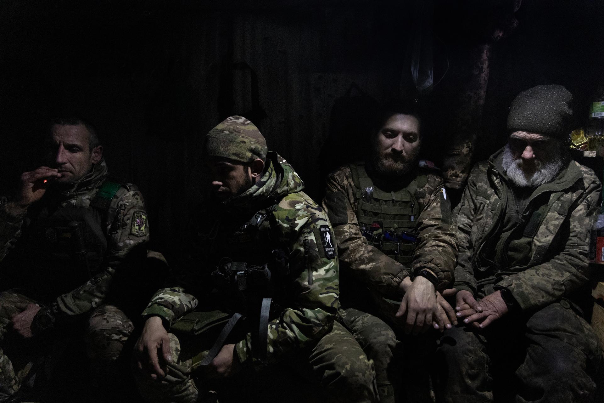On the front line in Kreminna, Ukrainian soldiers are 'holding on'