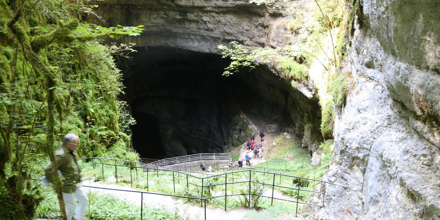 Six grottes méconnues à découvrir de l’Yonne à la Lozère