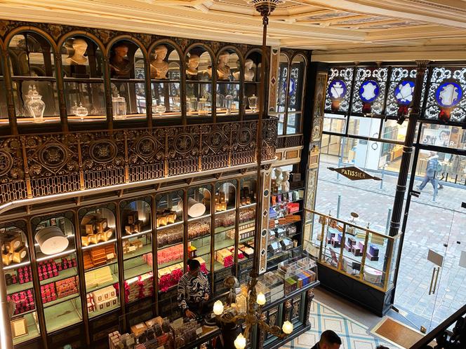 A la Maison Méert, à Lille, « cette gaufre éternelle délivre des saveurs débordant de beurre