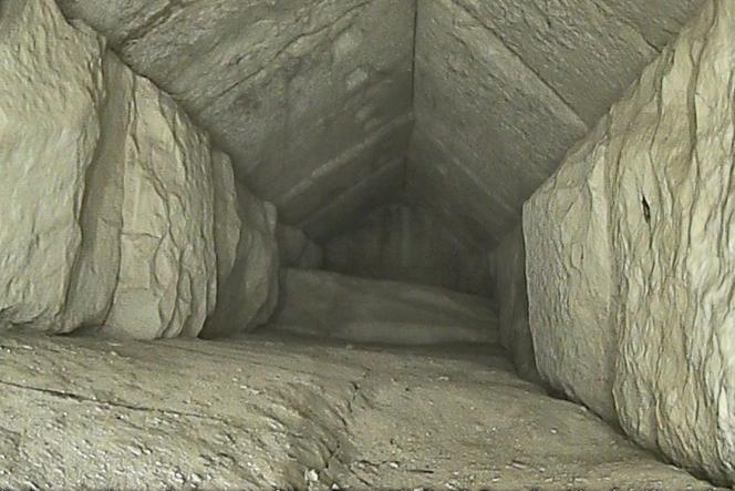 Premières images d’un corridor détecté en 2016 dans la pyramide de Khéops