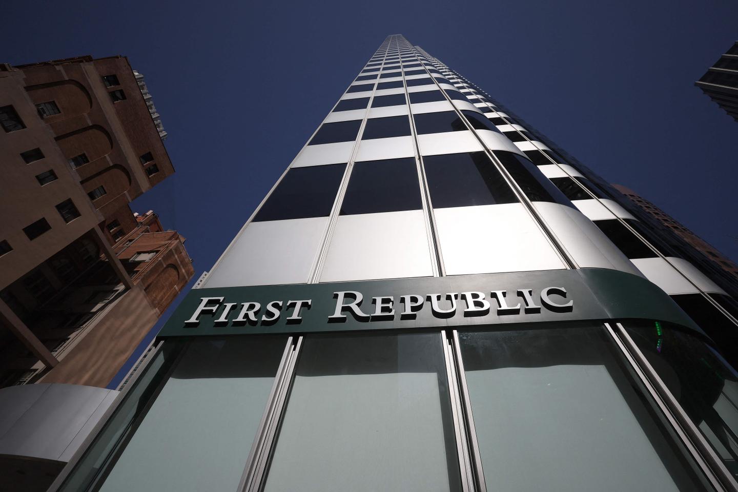 Wall Street banks deposit $30 billion to rescue First Republic