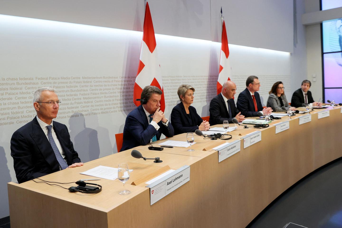 Credit Suisse: UBS finds deal to acquire troubled rival