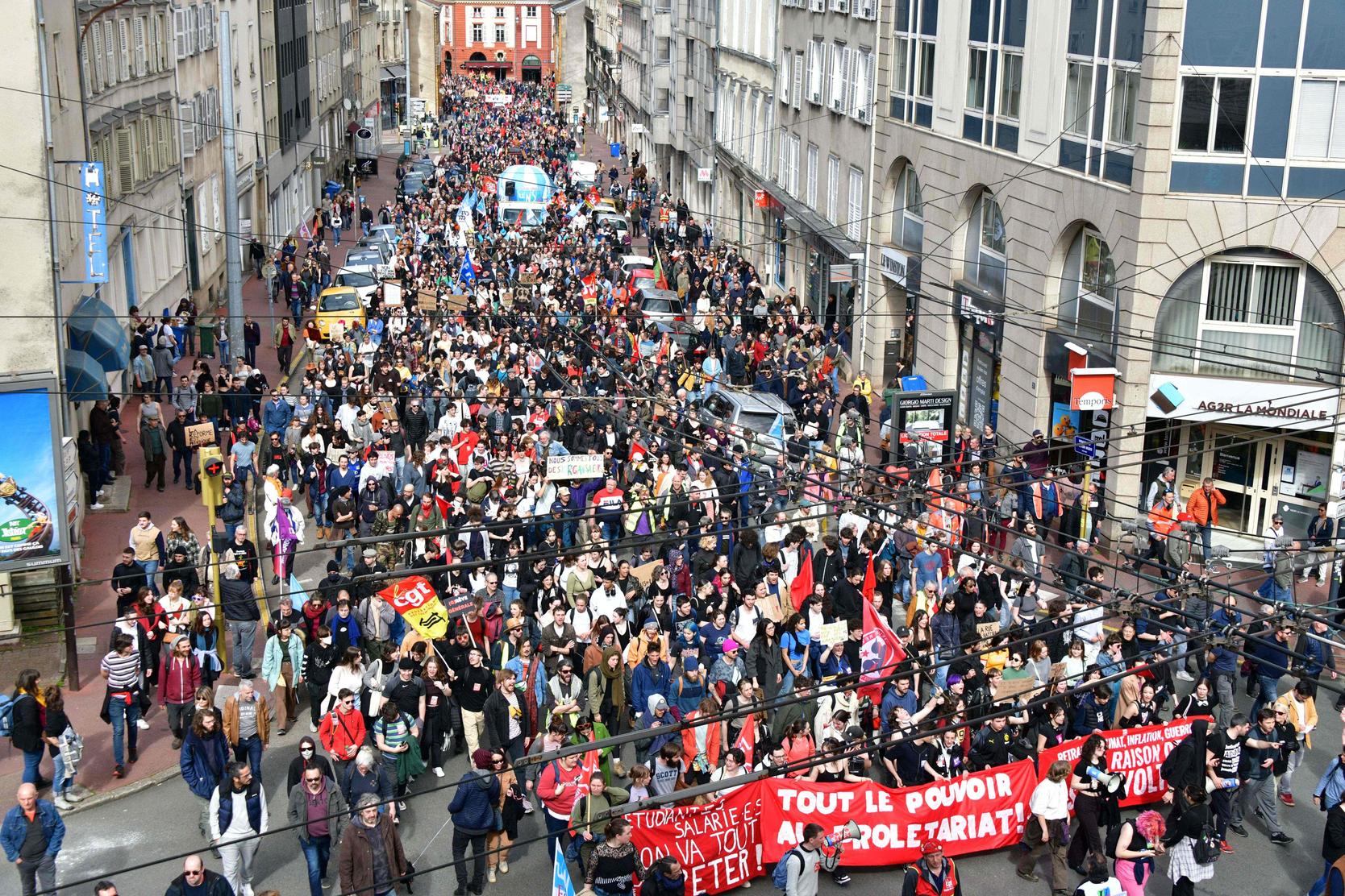 New violent clashes mark 10th day of French pension protests