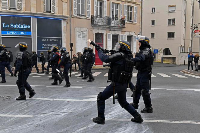 The weapons French police use during protests