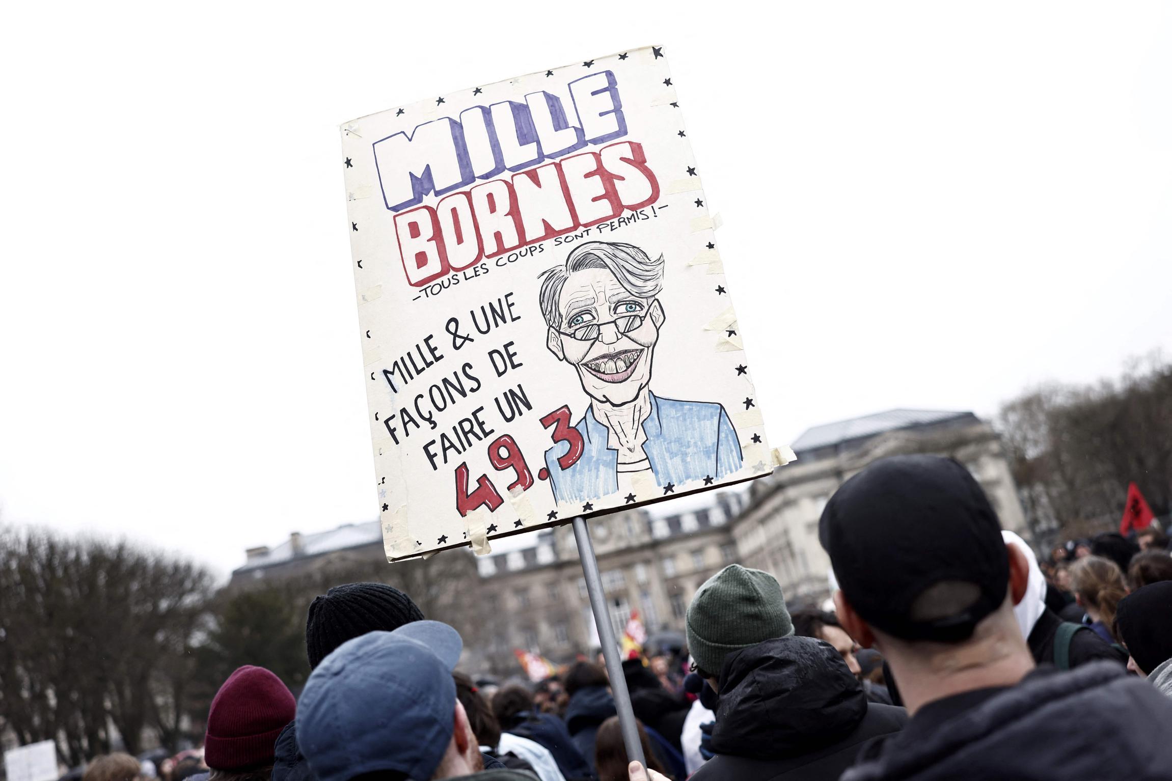 New violent clashes mark 10th day of French pension protests
