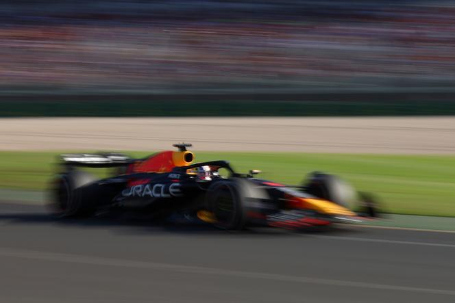Verstappen wins in chaotic finish to Australian Grand Prix