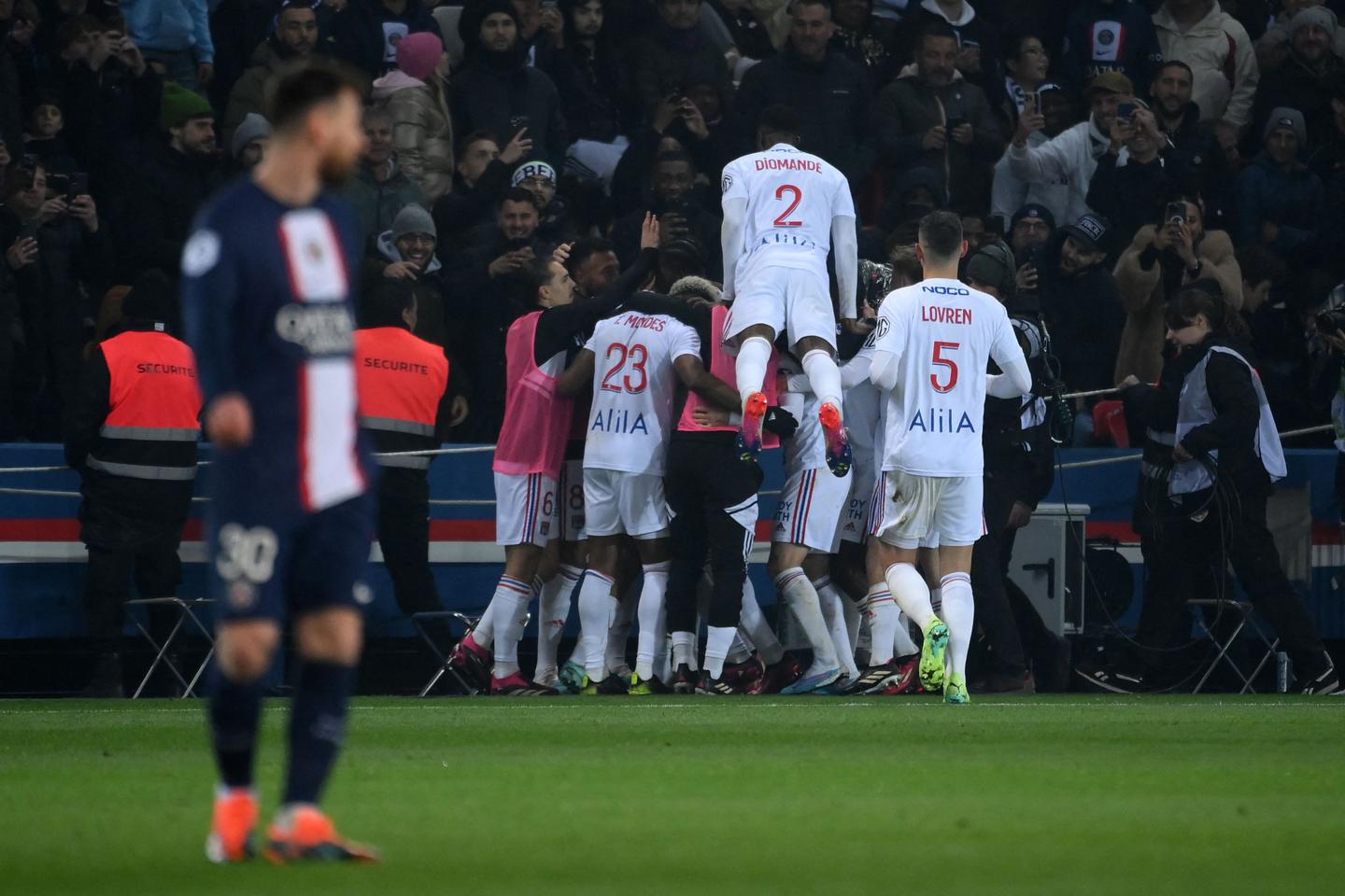 Paris Saint-Germain lose at home to Lyon