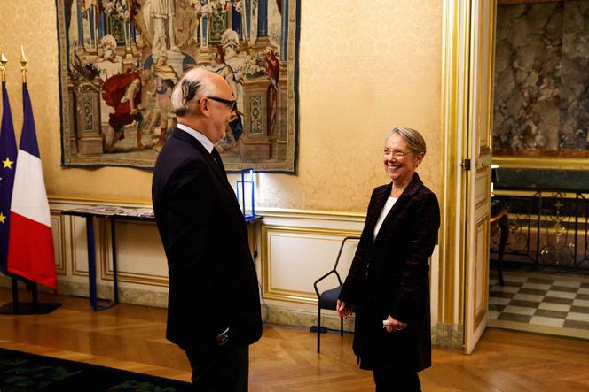 Elisabeth Borne et Edouard Philippe s’offrent une partie de rigolade, c ...