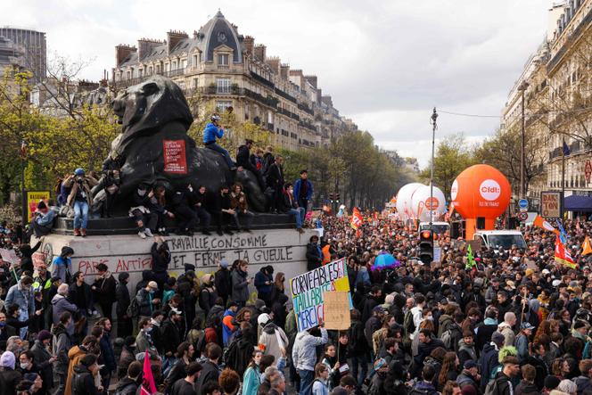 Fresh pension protest turnout in France dwindles on 11th day, unions ...