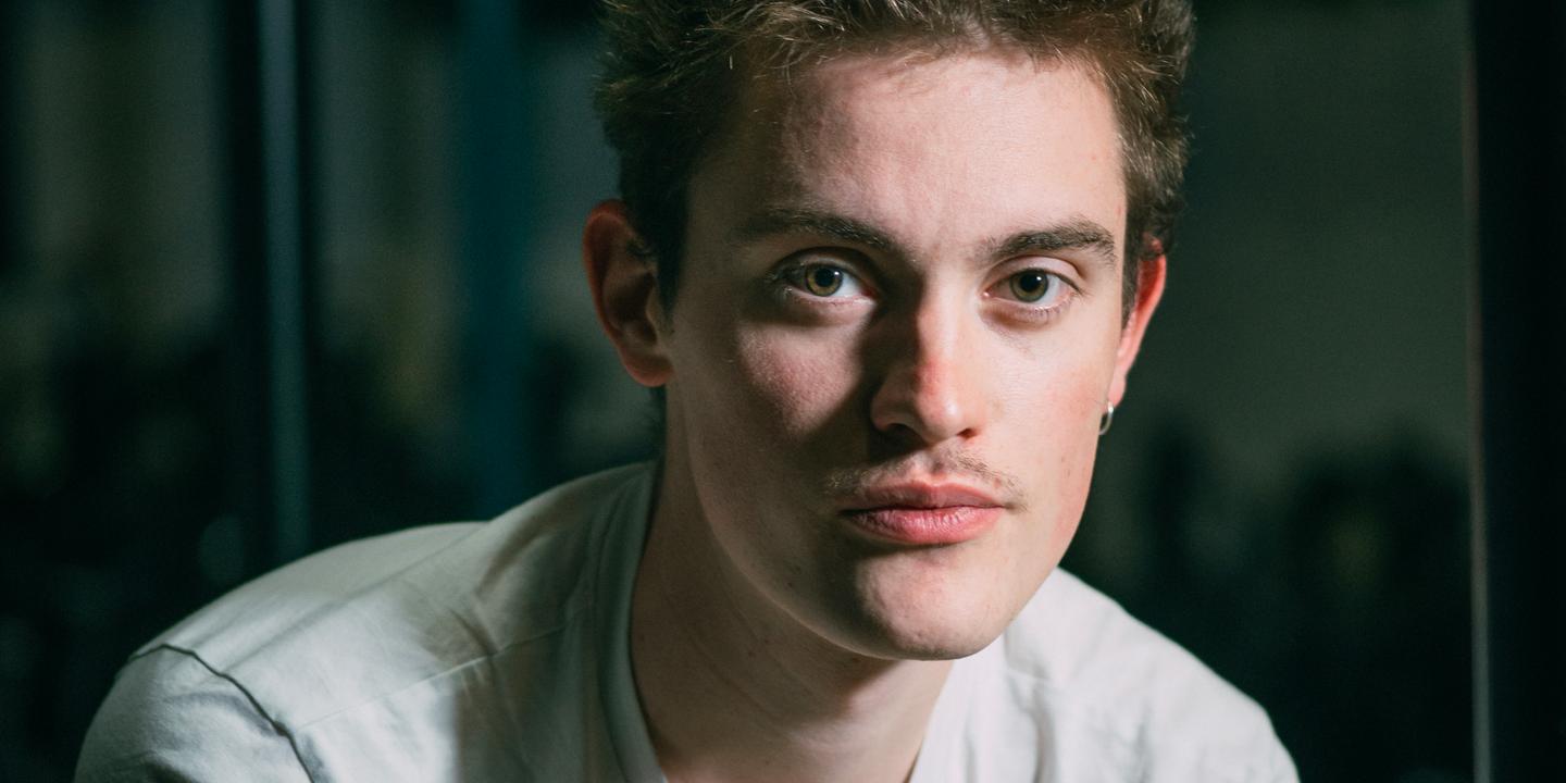 Maxime Thébault, un comédien au puissant magnétisme