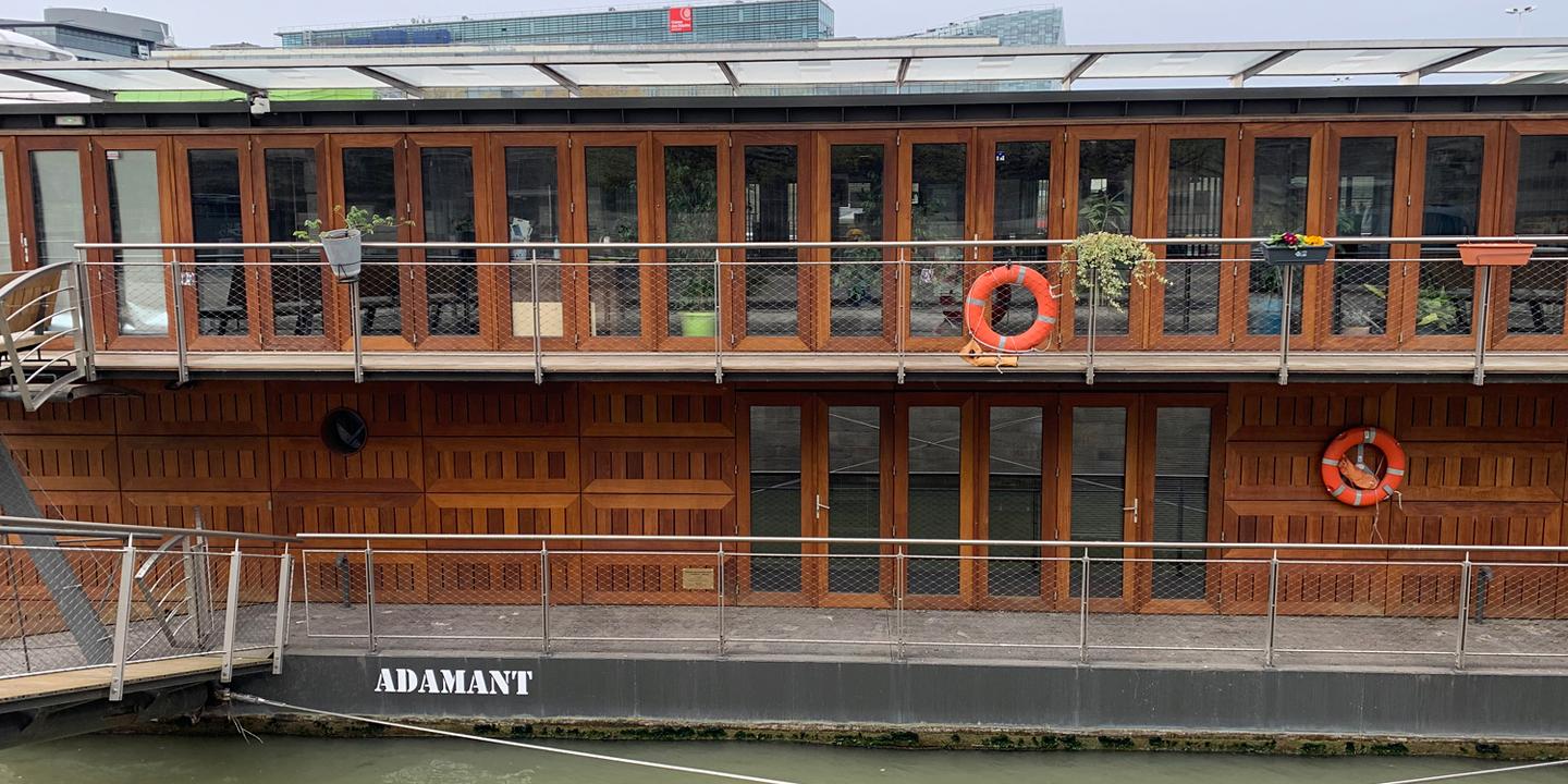 A bord de « L’Adamant », à Paris, un certain regard sur la psychiatrie