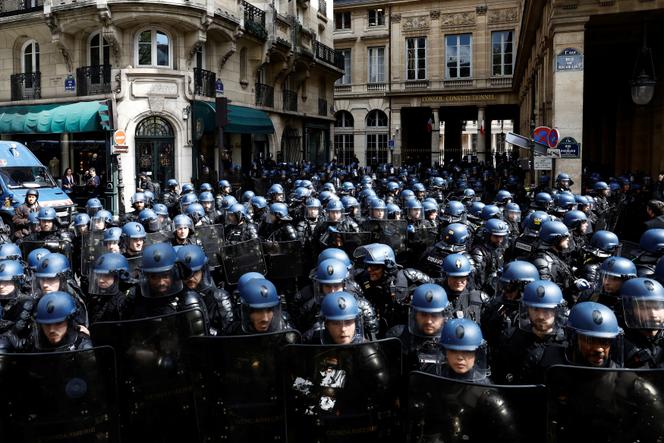 Emmanuel Macron Mise Sur La Décision Du Conseil Constitutionnel Pour