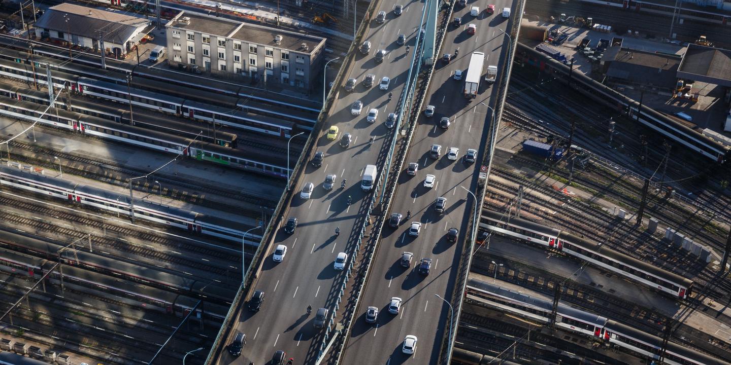 Paris plans to dedicate a lane of its ring road to carpooling and ...