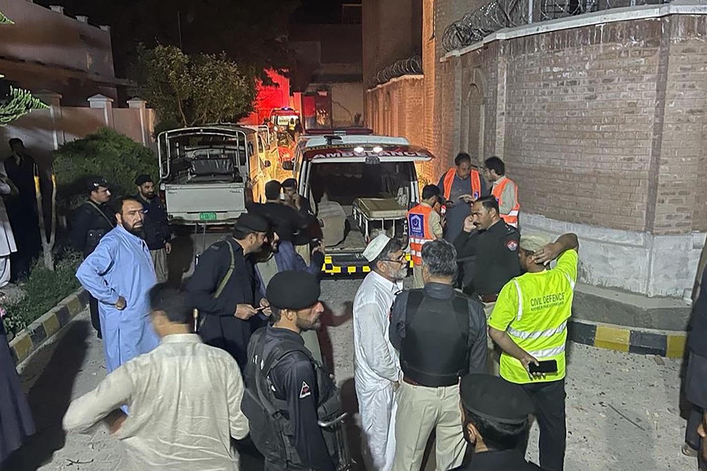 12 die in munitions blasts at Pakistan police station