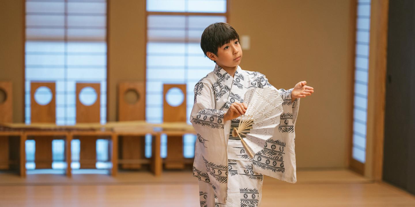 For Japan, French-Japanese Maholo becoming a kabuki actor is a little revolution