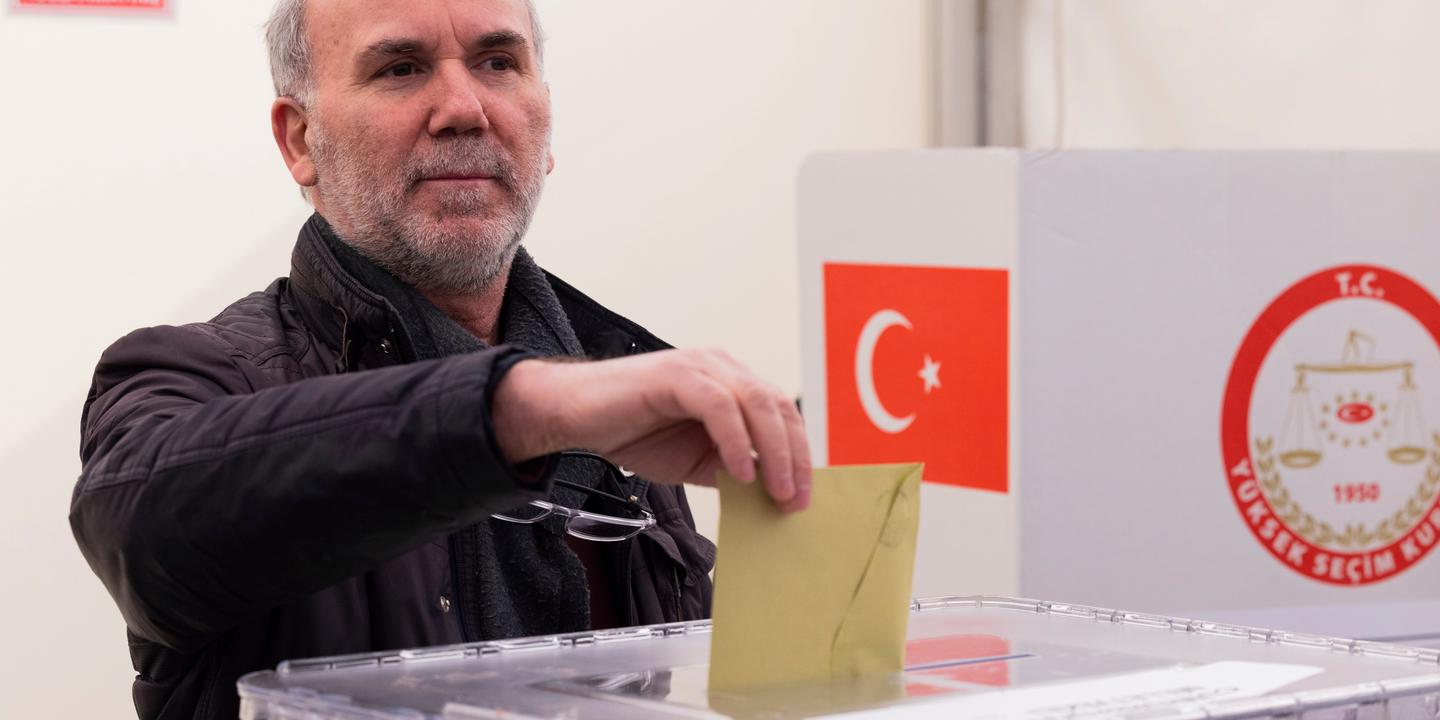 Turks abroad wrap up voting in landmark election