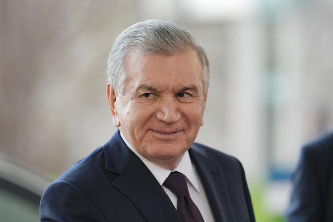 Uzbek leader calls early election after referendum