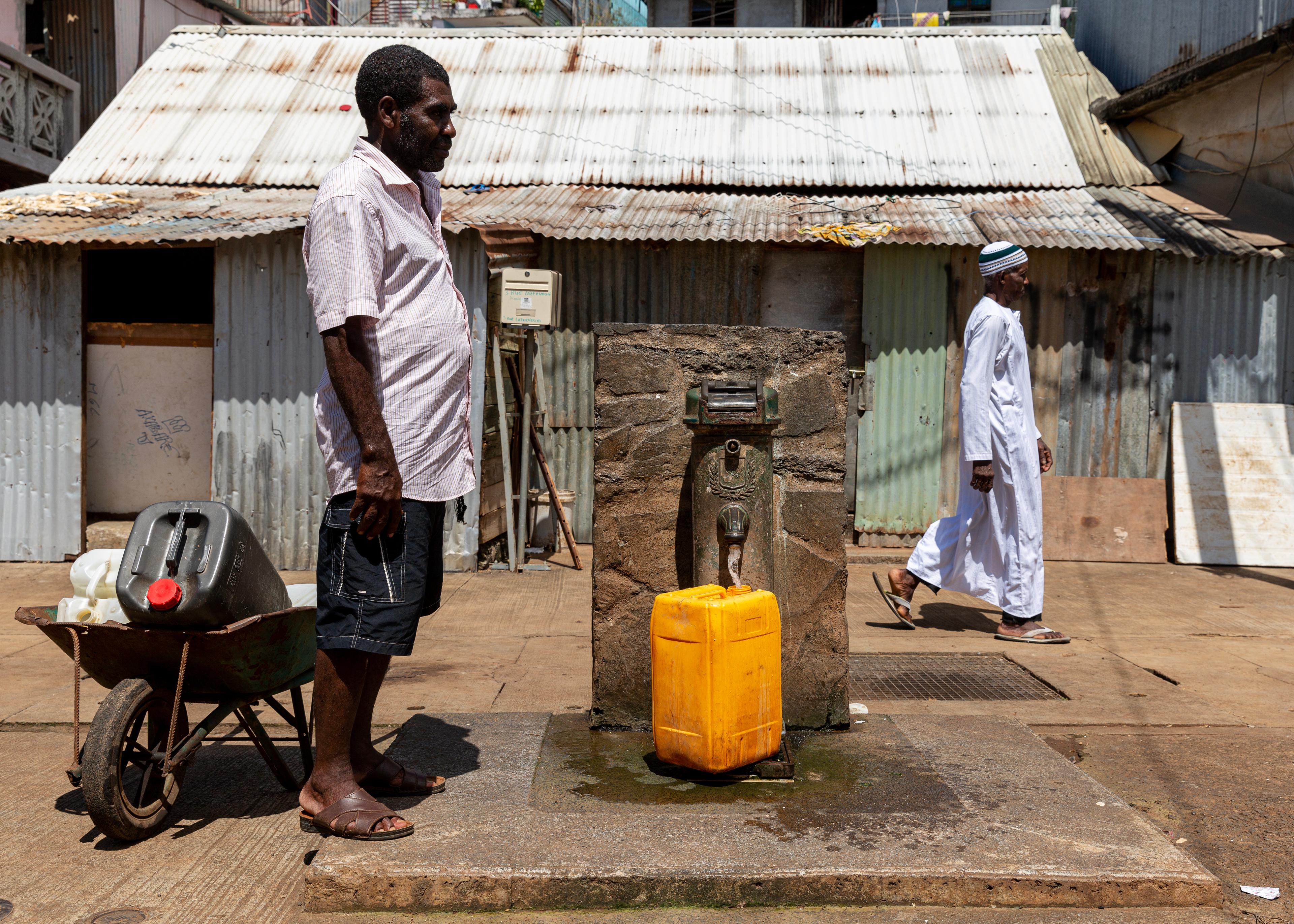 Dans les bidonvilles de Mayotte, une vie sans eau courante