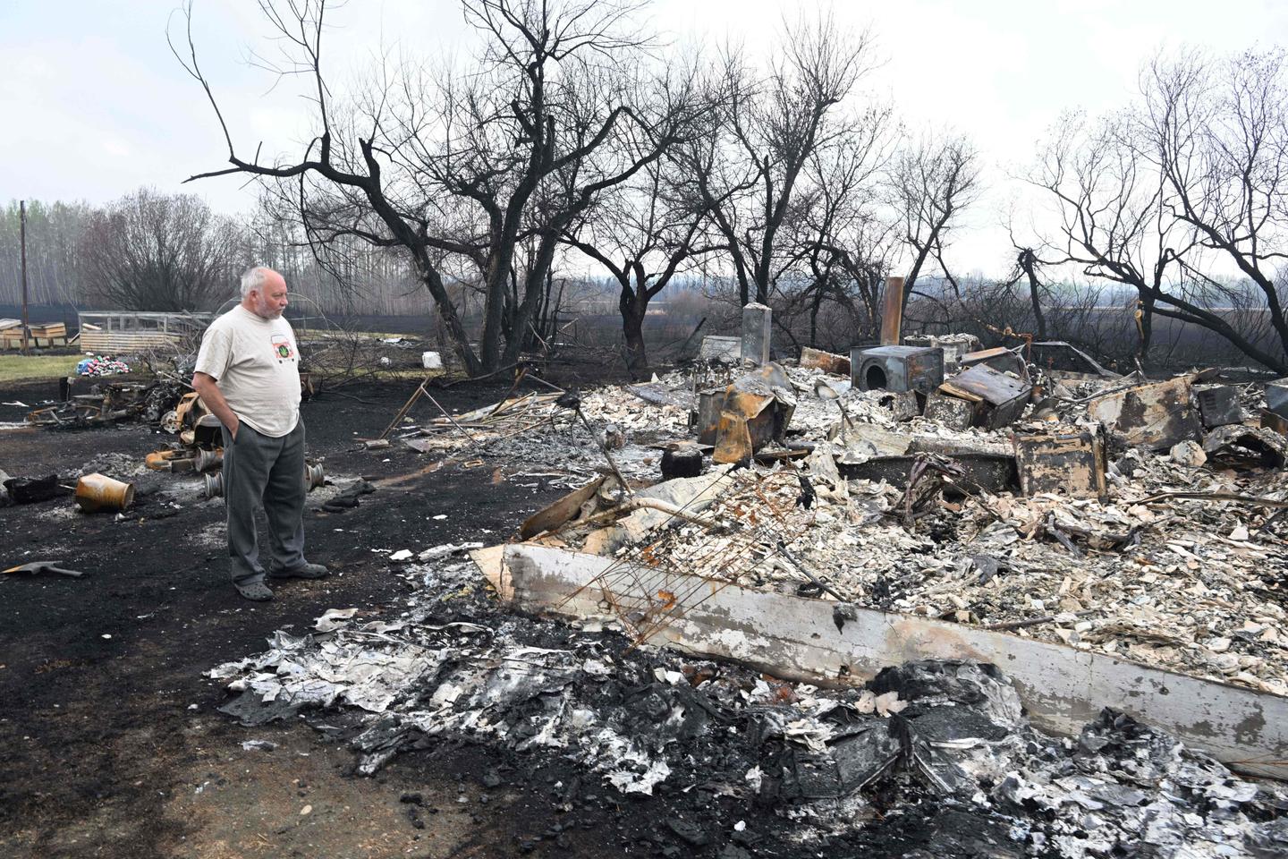 Fires in Canada: Alberta continues to burn as dangerous heat wave arrives