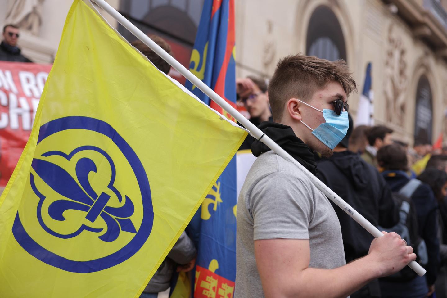 Un hommage à Dominique Venner, figure de l’extrême droite identitaire ...