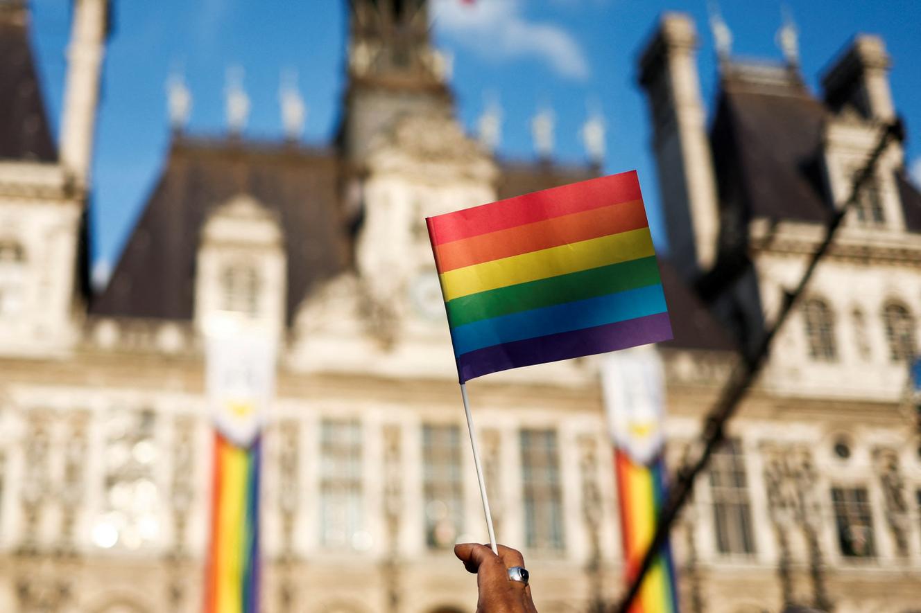 Top court rules EU nations must mutually recognize same-sex marriages