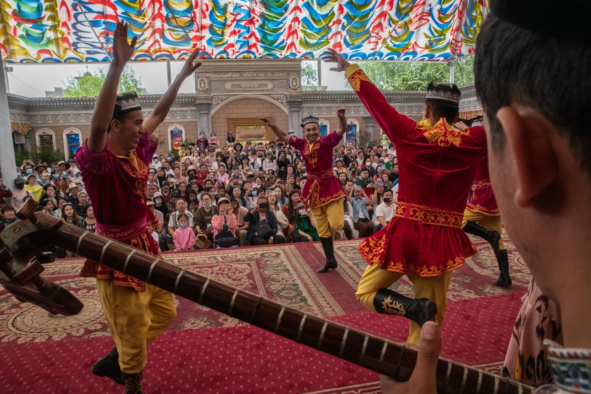 Le Xinjiang, région ouïgoure qui doit devenir chinoise comme les autres