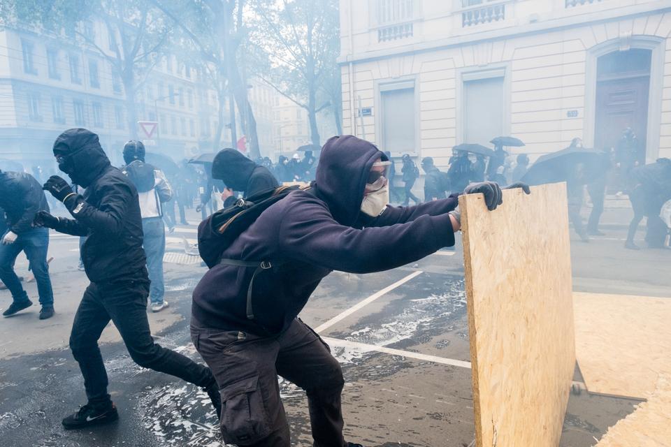 The diverse members of France's black blocs, united against capitalism ...