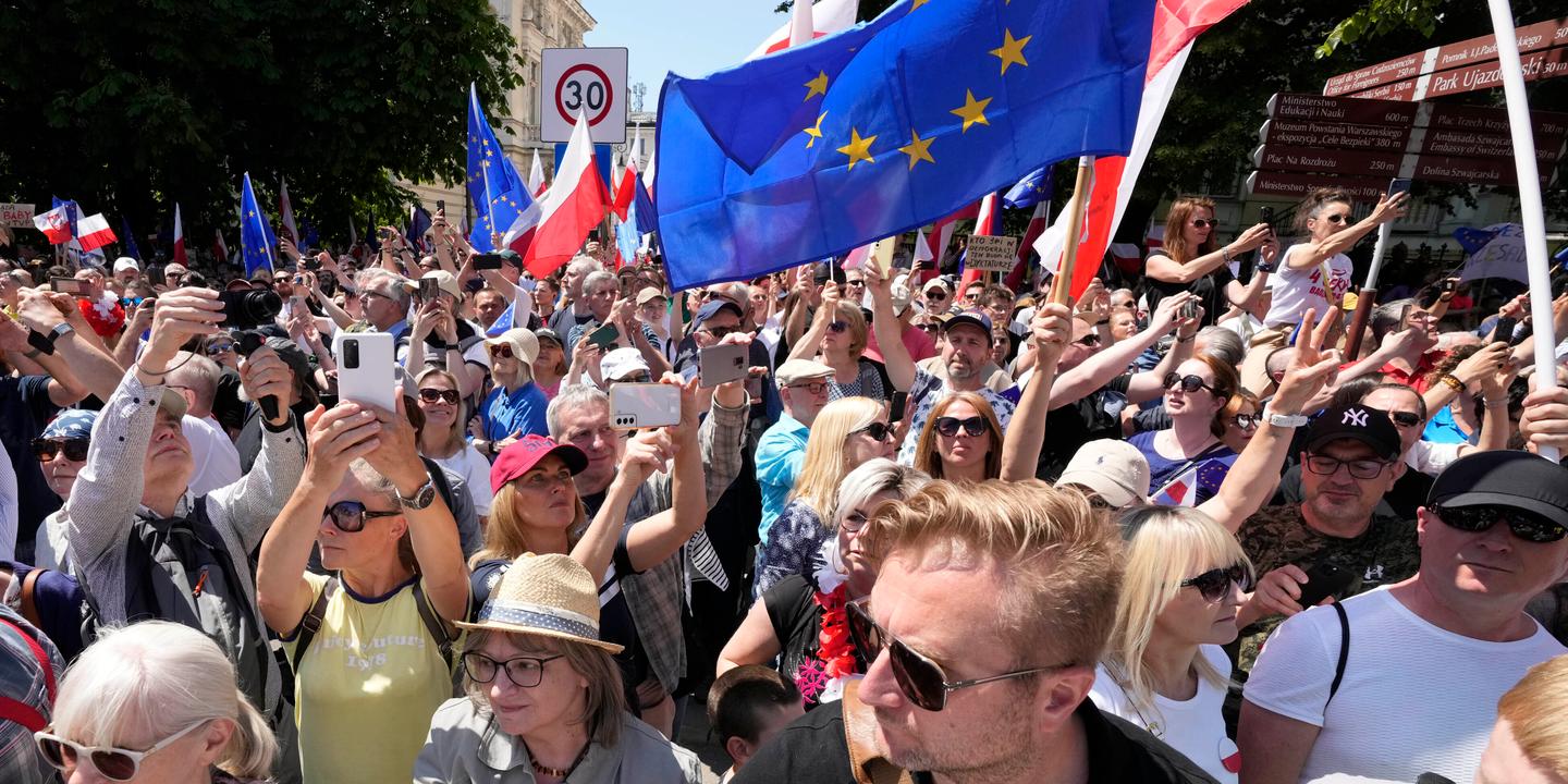 Half a million Poles take part in anti-government protest in Warsaw