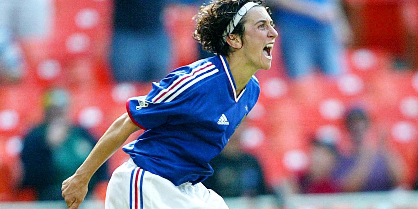 Marinette Pichon dans « Le Monde », l’attaquante pionnière du football ...