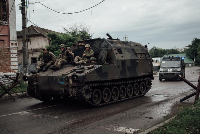 Ukraine : à Orikhiv, près du front, les blindés croisent les ambulances