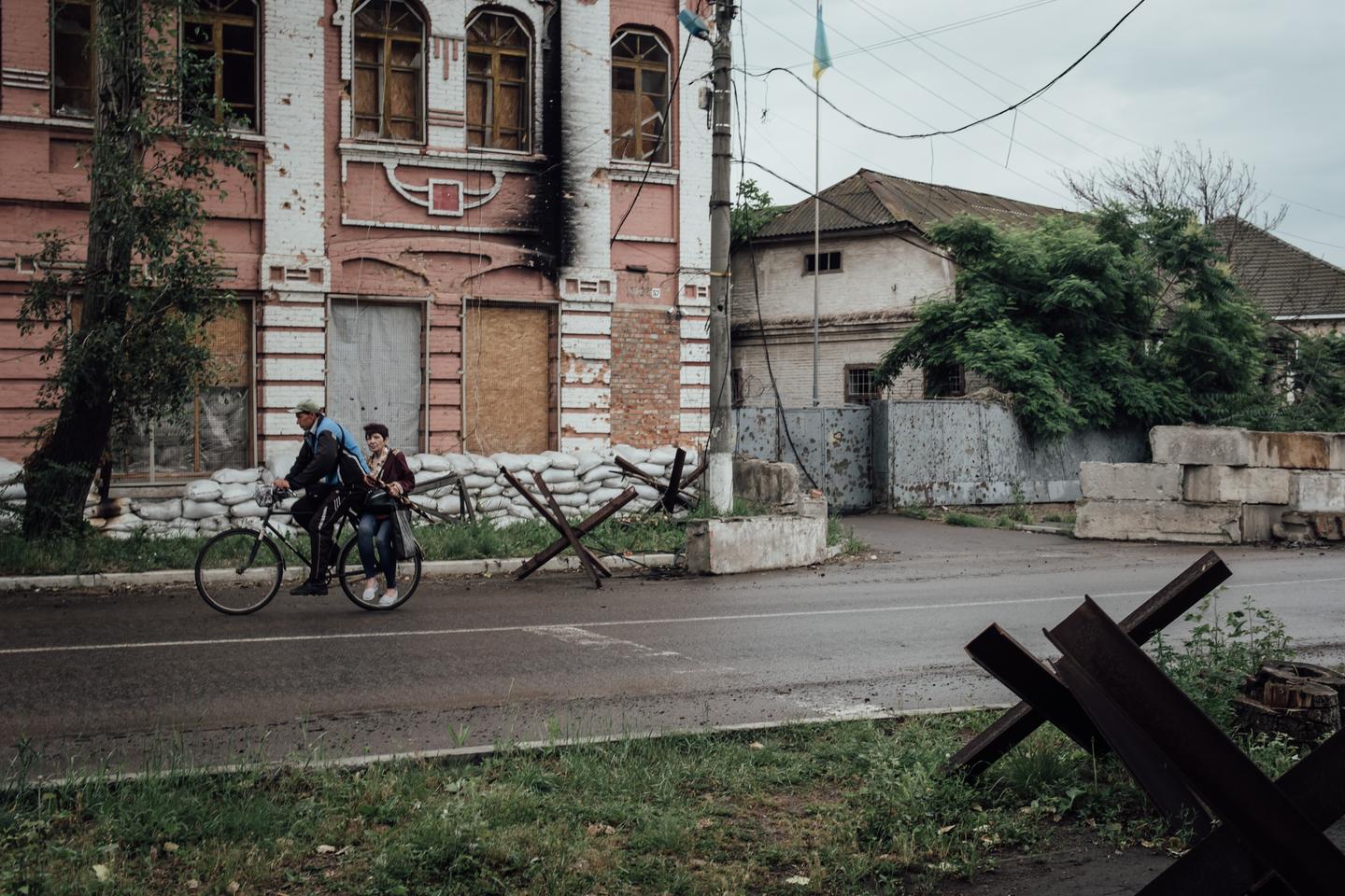 War in Ukraine: In Orikhiv, ambulances cross paths with armored vehicles