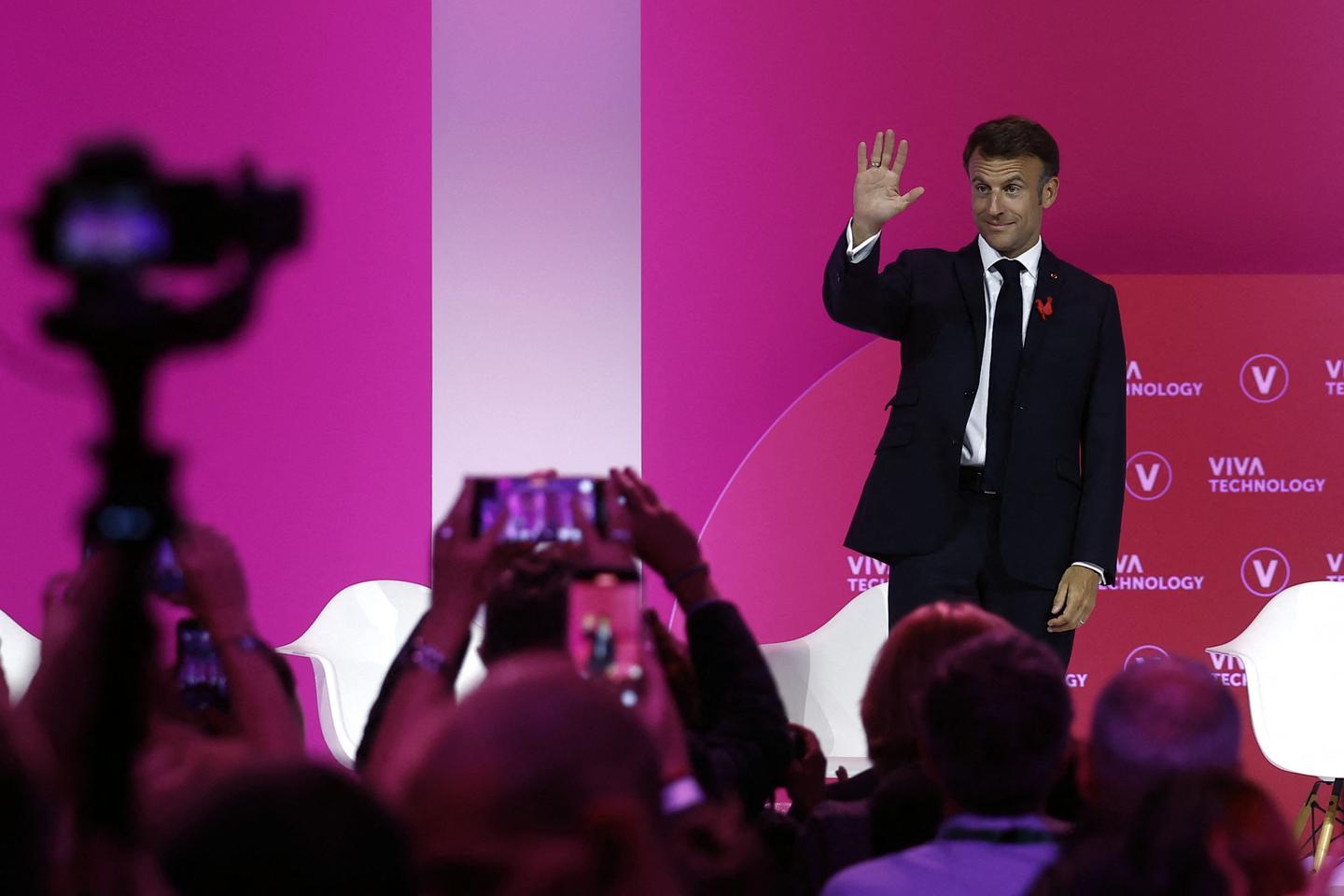 Emmanuel Macron annonce 500 millions d’euros supplémentaires pour ...