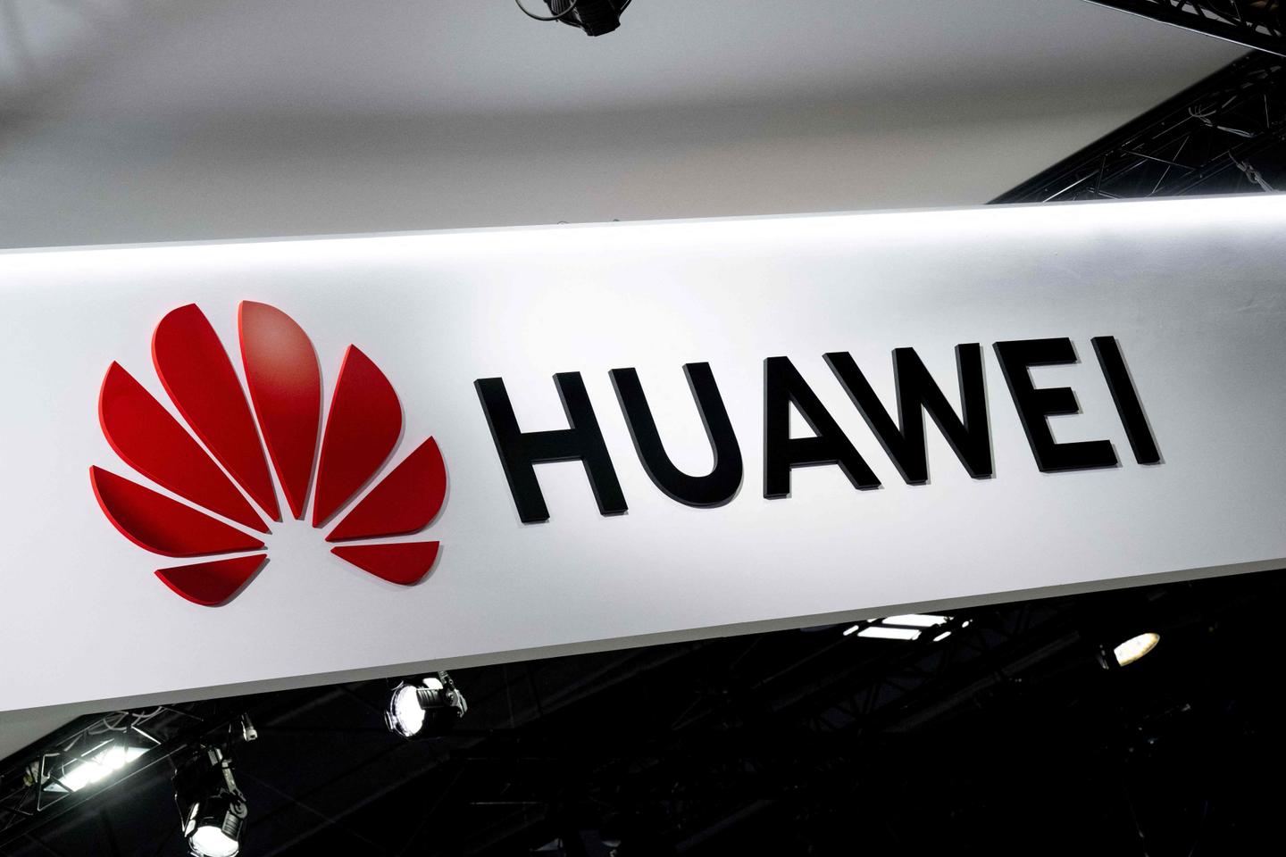 EU warns that Chinese tech giant Huawei poses security risk