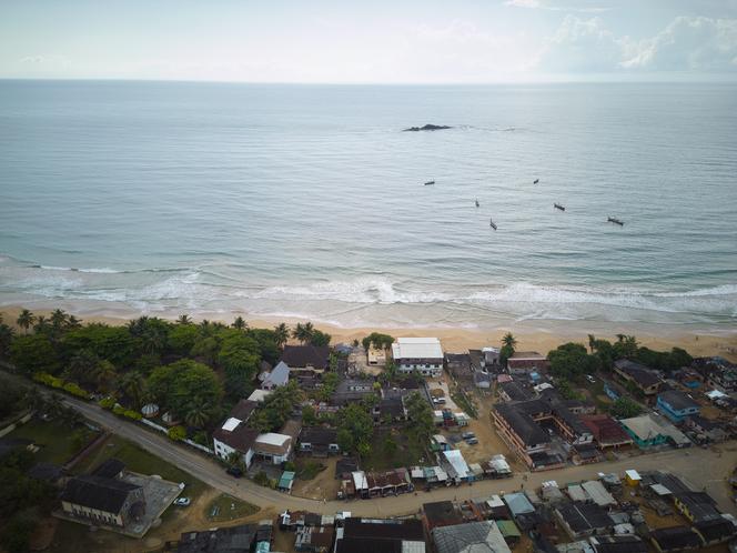 Au Ghana, le surf fait bouger les lignes