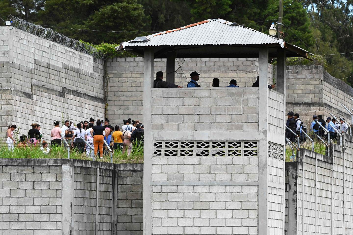 Honduras: Gang violence in women's prison kills at least 41 people