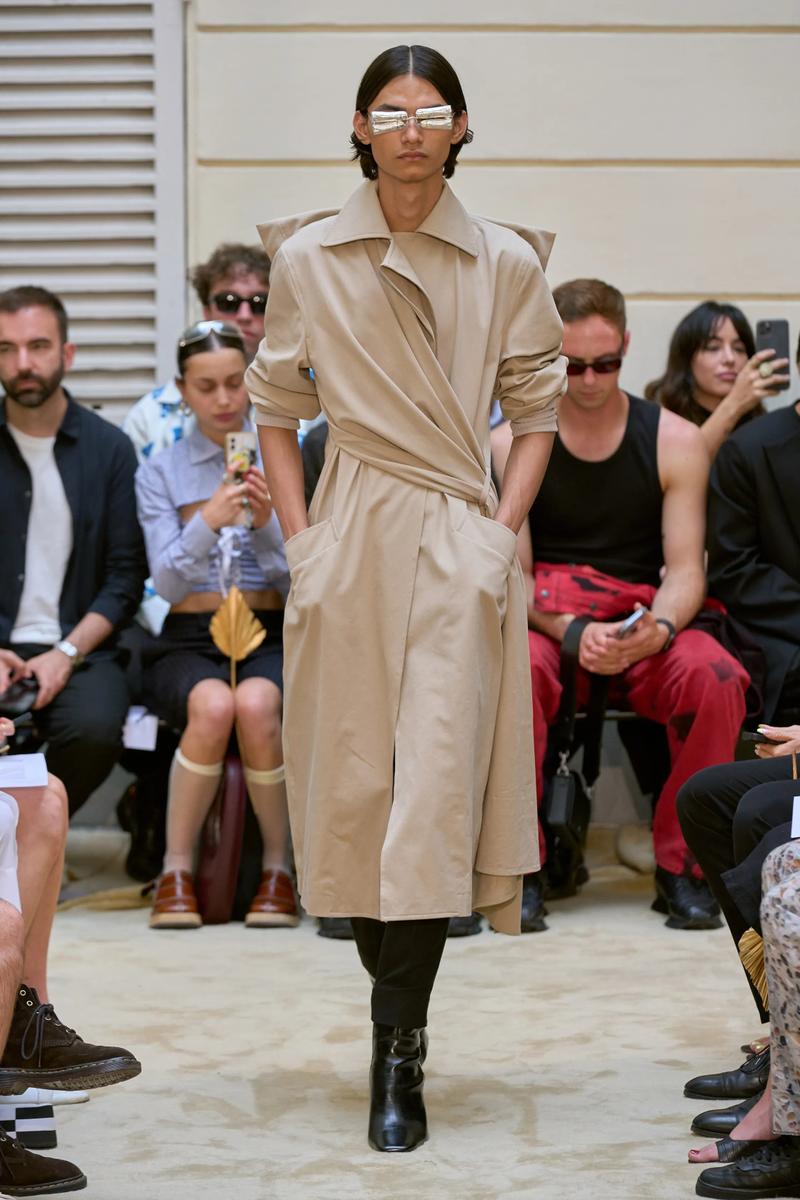 Paris Fashion Week : Burc Akyol transforme sa cour en podium oriental