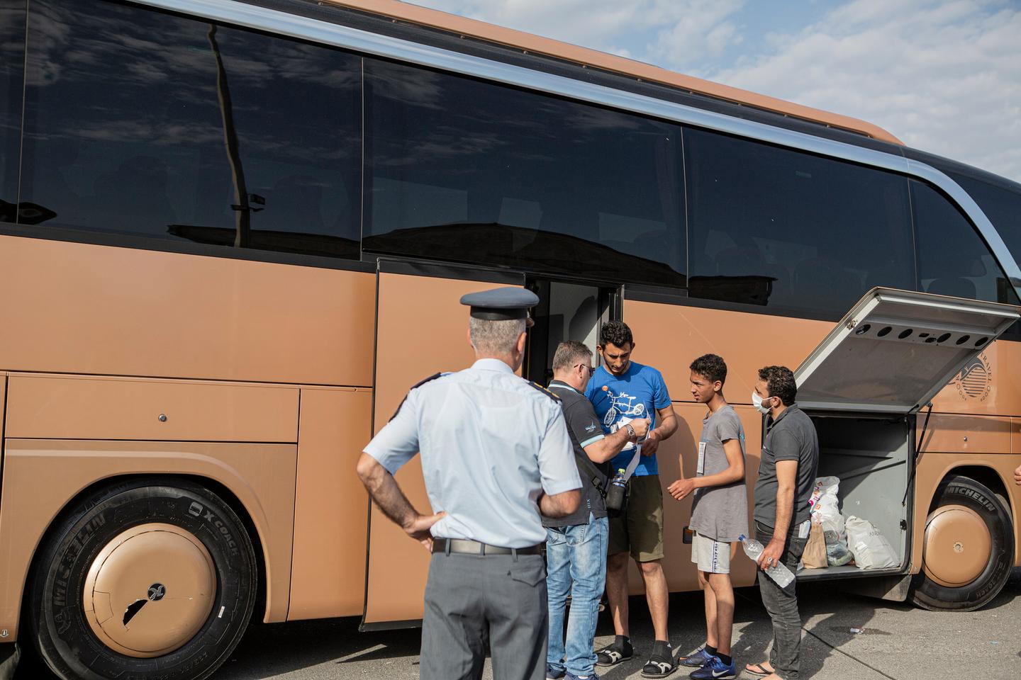 Migrant shipwreck: Greece and Pakistan search for the people smugglers