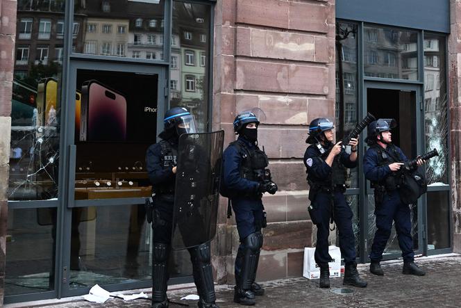 More police, armored vehicles will be deployed to contain riots in France