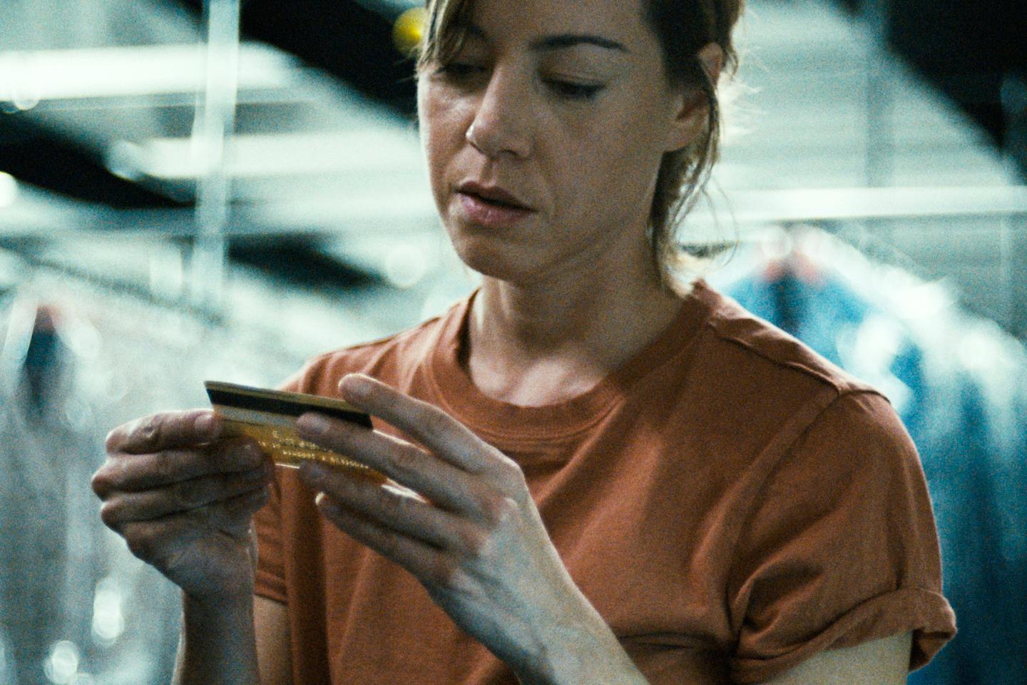 « Emily, criminelle malgré elle », sur Canal+ : Aubrey Plaza en hors-la ...